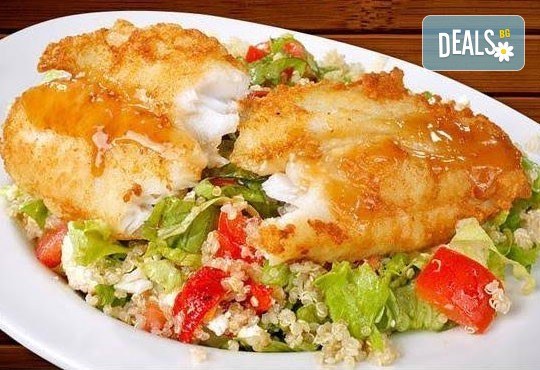 Ресторант-механа Мамбо - порция паниран хек с гарнитура - Оферта NB13U0 ...